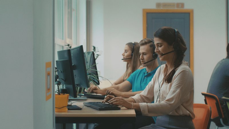 Service Level Agreements in Call Centers: A Complete Guide | Plecto
